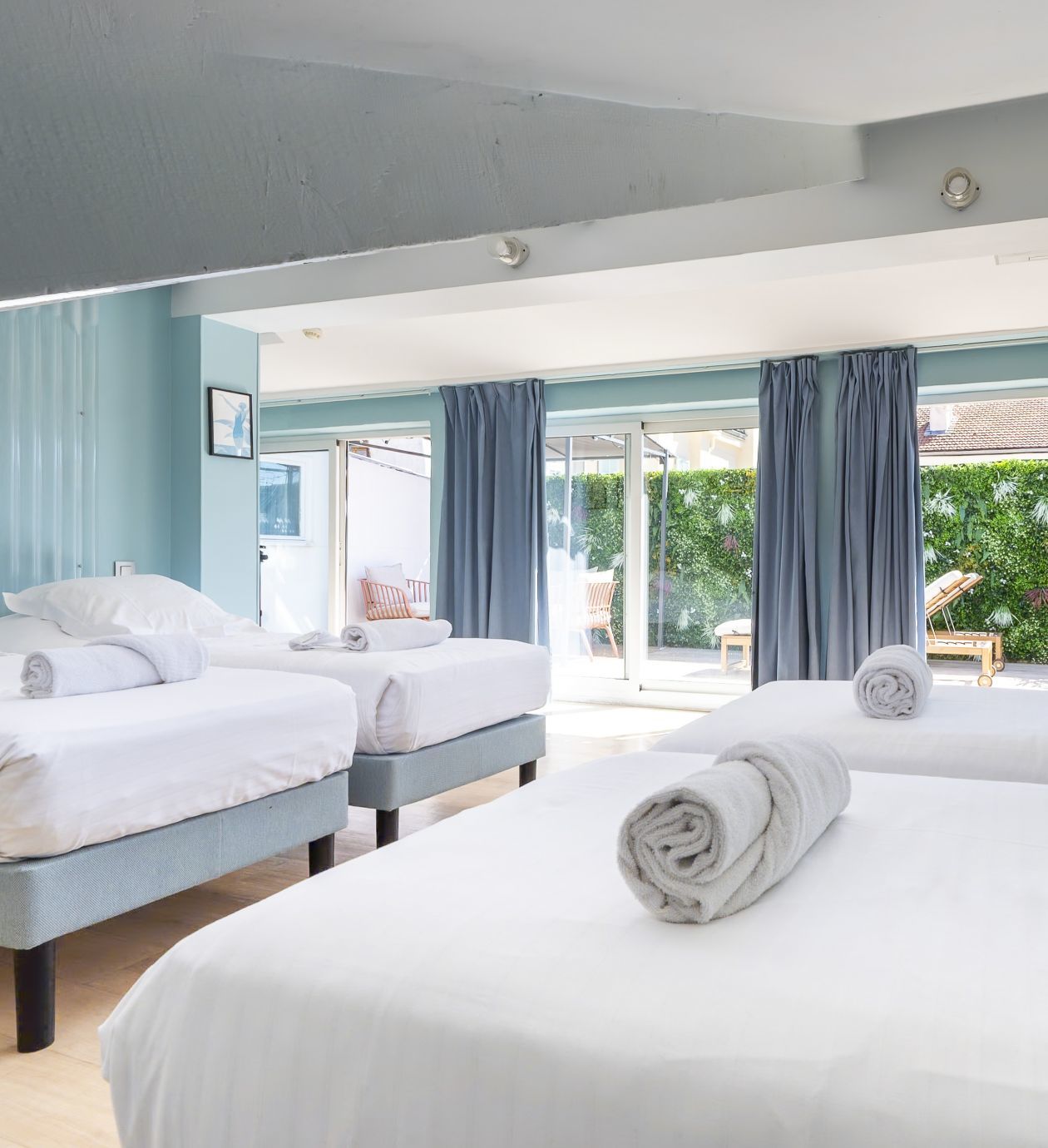 Hostel Ozz Nice France | Youth Hostel French Riviera | Up to 10% off